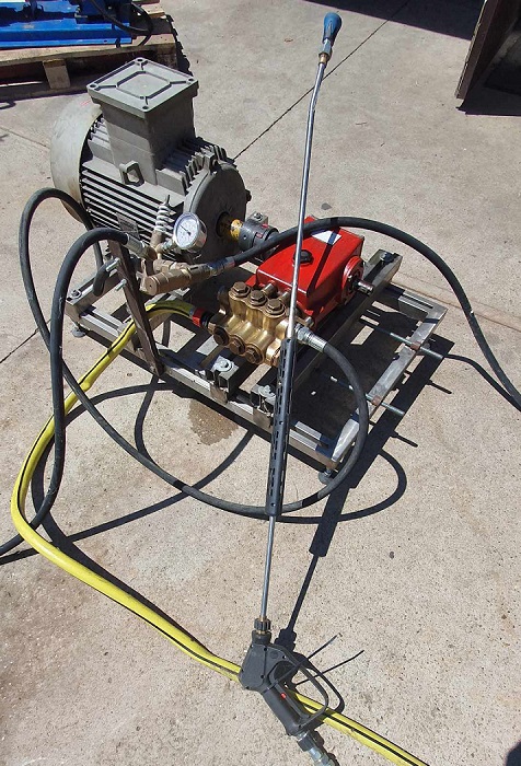 Testing of high pressure pumps